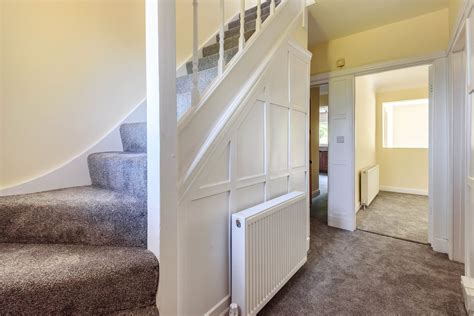 Warwick Close Hampton Tw12 2tz Devenports Estate Agents