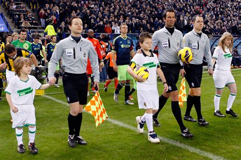 Devano 18 Kreeg Tien Jaar Geleden Een Zware Diagnose En Strijdt Nu Tegen Schelden Met Kanker