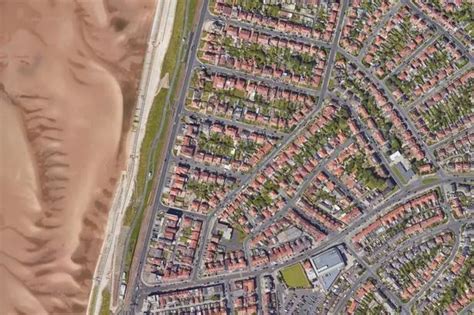 Bispham Tragedy As Body Of Man In His 20s Found On Beach Lancslive