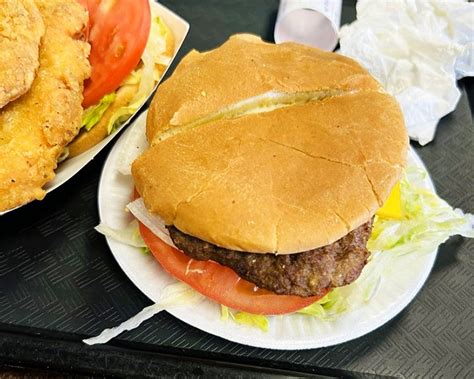 The Cheeseburgers At This No Frills Diner In South Carolina Are Out Of