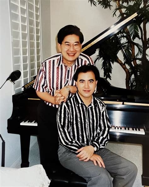 57岁孔祥东现状：和80母亲上海生活，女儿定居美国，祖孙三代真像