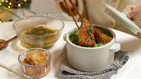 자취 Vlog 먹을때만 부지런한 집순이 연합 🕯️🏳️ 연어 솥밥 기영이 돼껍누들 딸기 케이크 홈베이킹 수제비 등 Youtube