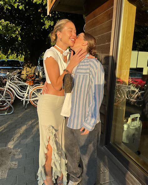 Bachelorette Gabby Windey And Robby Hoffmans 1st Texts Have Us Dreaming Of A Love Like Theirs