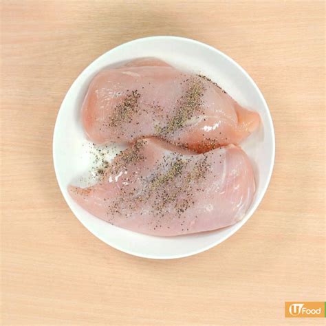 【零失敗雞胸】雞胸料理秘訣！簡單浸鹽水零失敗保持嫩滑 內有高蛋白雞胸肉食譜 U Food