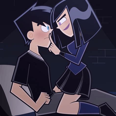 Danny Phantom And Sam Kiss