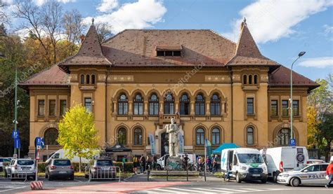Brasov Rumania 5 Nov 2023 George Baritiu Library Facade In Brasov City Center Foto De Alta
