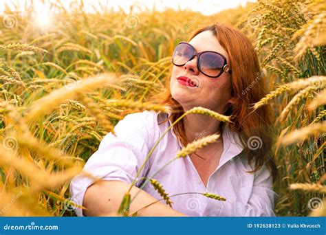 Redhead Lady In Wheat Field Stock Image Image Of Beautiful Fashion