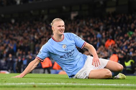 Erling Haaland Given Man City Guard Of Honour After Breaking Premier