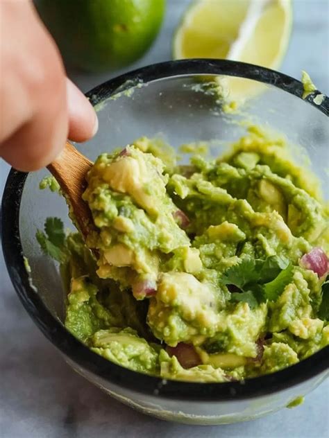 Ultimate Simple Guacamole Dip Recipe Without Cilantro