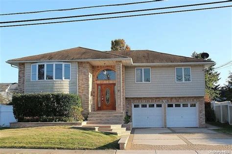 9 Comet Lane Massapequa Ny 11758 See Est Value Schools And More