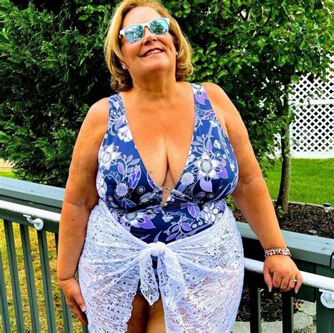 Pin By Momread Myers On Old Women Beautiful Women Over 50 Target One