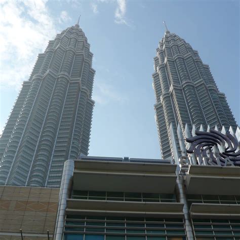 Gogoマレーシア プトラジャヤ湖でゆったりクルージング マレーシアの首相官邸から外務省、科学省、運輸省、教育省などなど、ほとんどの主管庁やが集まる場所「プトラジャヤ（putrajaya