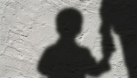 Mãe E Padrasto São Condenados A Mais De 80 Anos Por Abusar Sexualmente