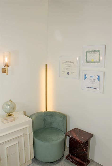 Dr Caroline Larson Expert Interior Design Solutions — Phoebe Oneill