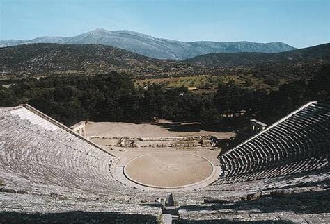 Épidaure en grec Epidauros aujourd'hui Palaiá Epídhavros - LAROUSSE