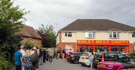 Binley Mega Chippy Staff Lift Lid On Working During Viral Craze