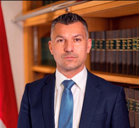 Une Fracture Sétait Installée Thomas Brezzo Explique Pourquoi Il Se Porte Candidat à La