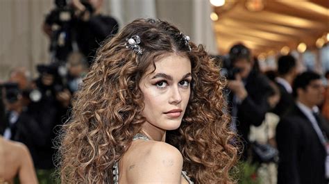 דייט משפחתי קאיה גרבר ואוסטין באטלר בבילוי עם ההורים וואלה סלבס