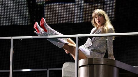 Expert Reveals How Taylor Swift Pees During Three Hour Gigs And Its