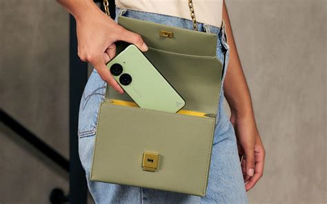 Asus Zenfone Is Yet Another Compact Flagship Phone