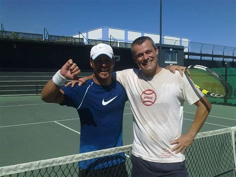 Pirámide De Retos Del Rcnt Sección De Tenis Pablo Coll Da Un Golpe