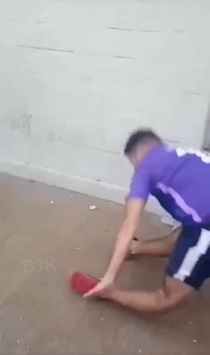 Aficionado De Argentina Se Rompe Piernas En Festejo Video