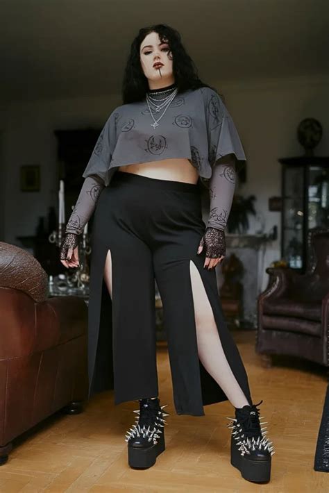 20 Hauntingly Hot Curvy Goth Outfits Thatll Turn Heads Mrs And The