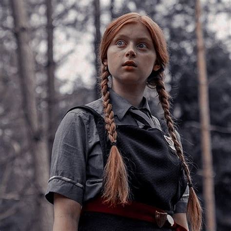 Mildred Hubble Bruxas Fotografia Bela Paisagem Wallpaper De Desenhos Animados