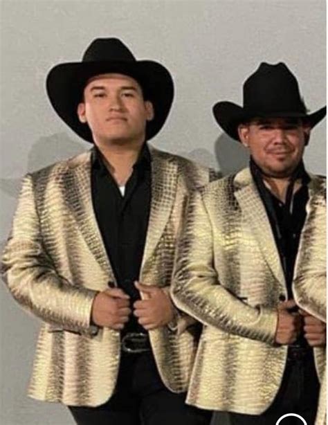 Chuy Ayúdenme A Felicitar A Estos Dos Muchachones Que Están De
