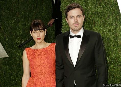 Casey Affleck Wife Photos Who Is Casey Afflecks Girlfriend Caylee