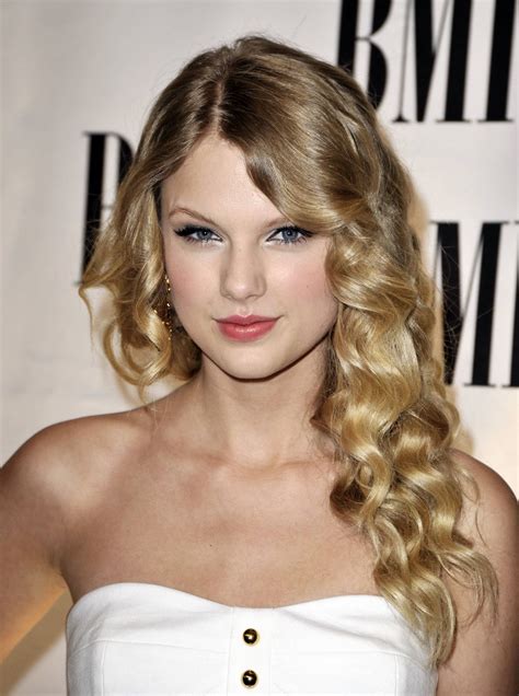 Hairstyle Photo Taylor Swift Long Curly Hairstyle