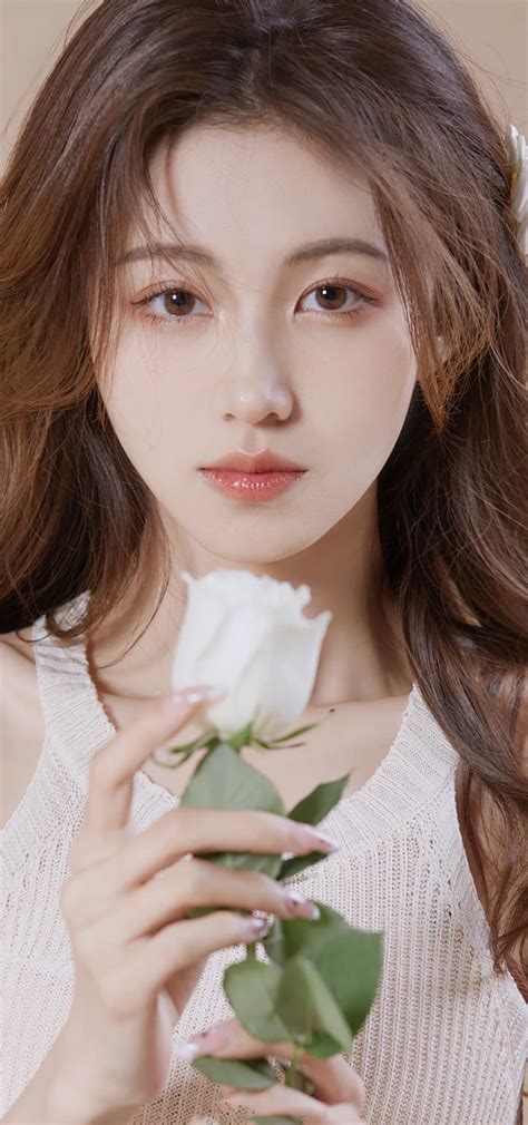 纯欲的白 花瓣网