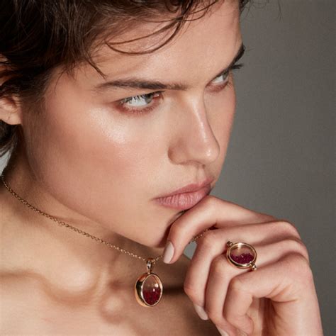 Casiani Descoperă Bijuterii Unice Cu Pietre Prețioase