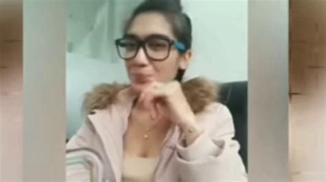 Viral!!Revi Mariska sebut Luna Maya 'Artis bokep'. Wah..jahat juga ya.. menjelekkan sesama ...