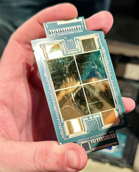 推出第四代英特尔至强可扩展处理器