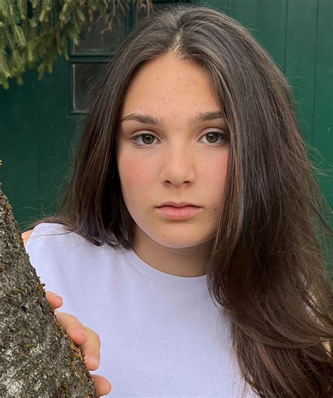 Charline Antunes Comédienne Agents Et Artistes