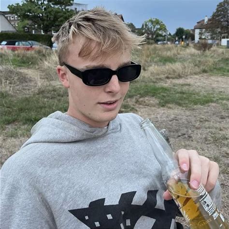 Seb Woods Seb Woods On Threads