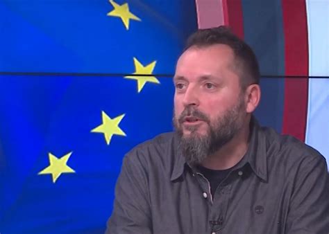 Dragan BursaĆ Bez Dlake Na Jeziku Rs Je Tvorevina Koja Je Uspjela U Tri Decenije Napraviti