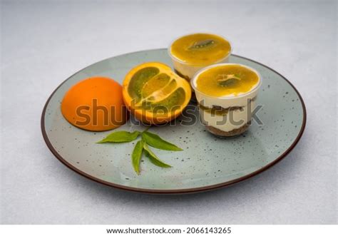 Postres Lulo Con Hojas Sobre Fondo Foto De Stock 2066143265 Shutterstock