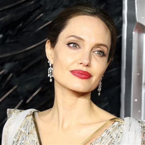 Famous Actresses With Moles
