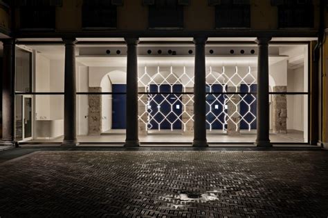 Michael Anastassiades Creates Modular Lighting System Based On Jewellery Chains For Flos