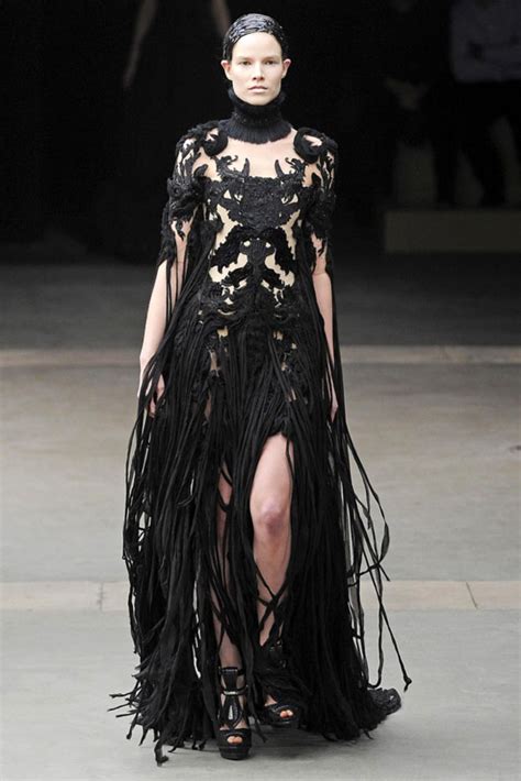 Alexander Mcqueen Fall 2011 Paris Fashion Week
