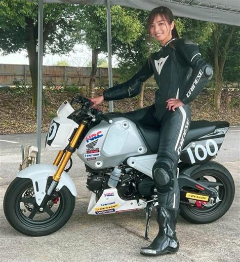 Pin By Stuff Stuff On Biker Girl Motorcycle Girl Motorcycle Babes