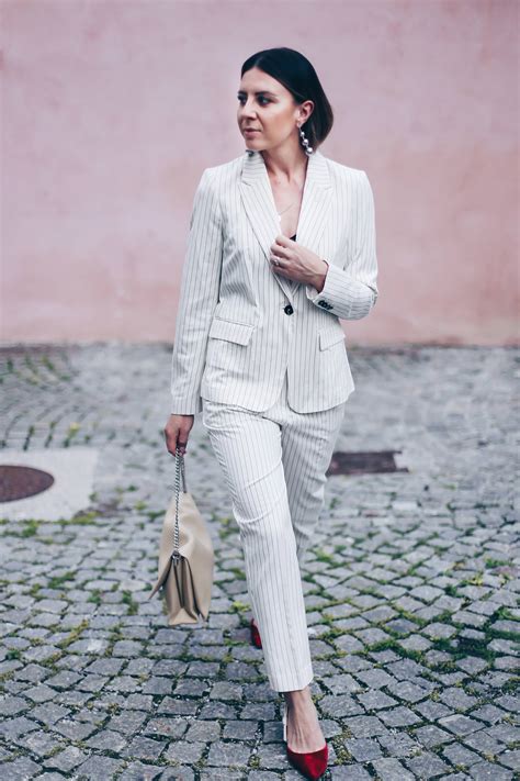 Mein Business Outfit Der Moderne Hosenanzug Fürs Office Lifestyle Blog Und Mamablog Aus