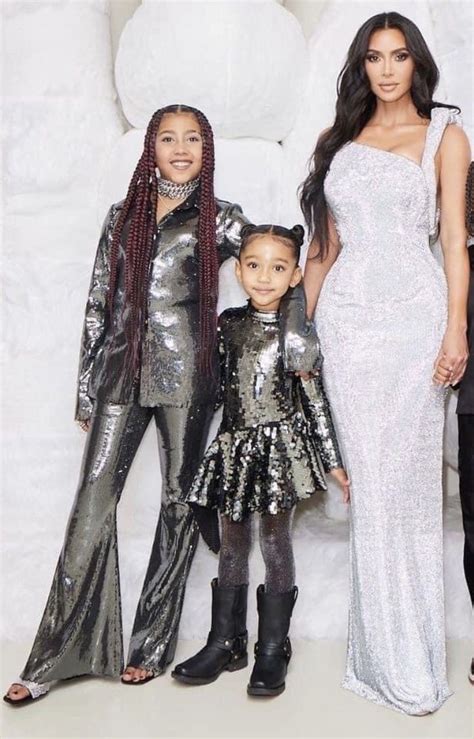 Pin By Massilon Rodrigues On Kardashians Effortlessly Chic Outfits
