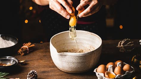 How To Crack Eggs Properly Mastering The Art Of Egg Cracking
