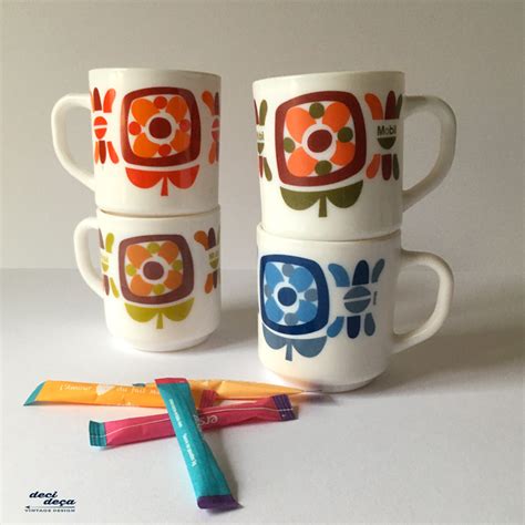 Tasses Vintage Arcopal Mobil De Ci De ça Design Meubles Et Objets Du 20ème Siècle
