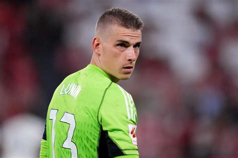 Real Madrid Legend Calls For Andriy Lunin To Start Ahead Of Courtois In