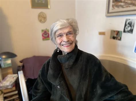 Marianne 91 år Finner Trygghet Med Abilias Kognitiva Stöd Cary Base Abilia