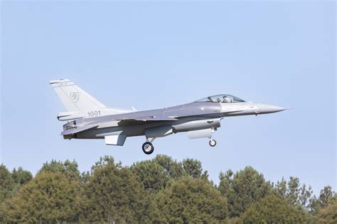 Un Caza F 16v Block 70 Modernizado Para La Fuerza Aérea Eslovaca